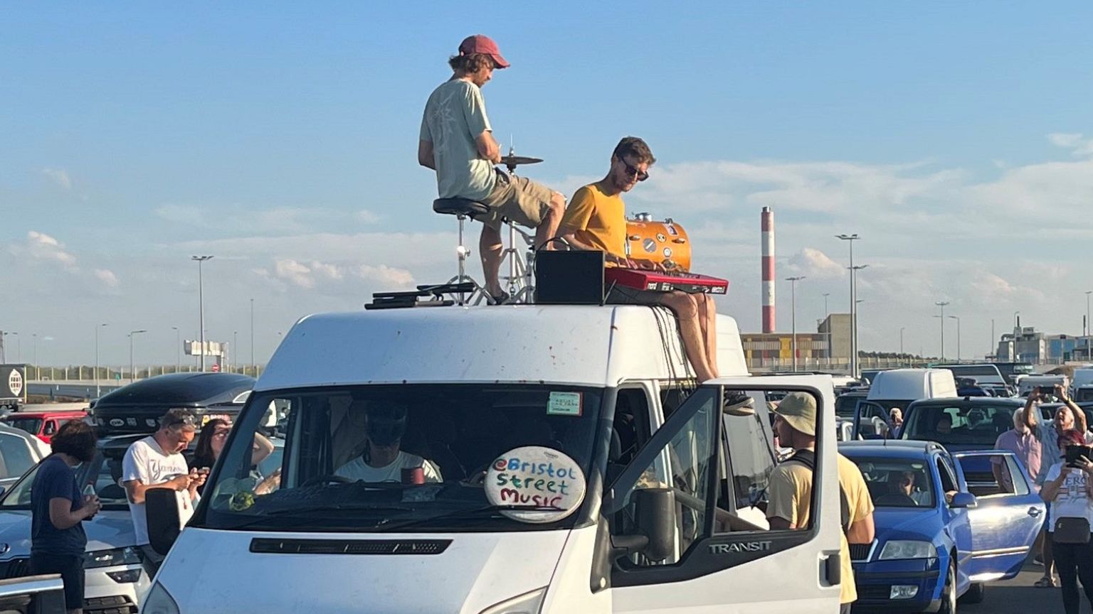 Calais queues: Watch as British band play on van roof to entertain ...
