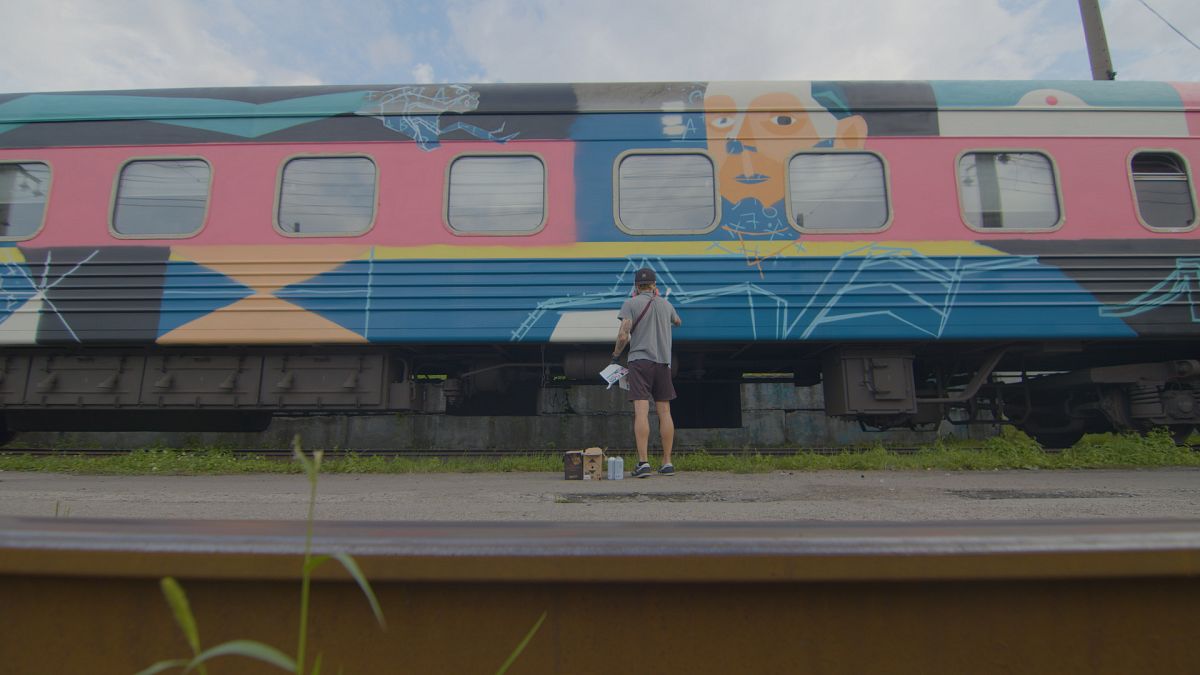 Train to Victory: Ukraine honours rail heroes who helped evacuate ...