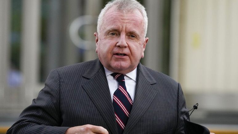 El embajador de Estados Unidos en Rusia, John Sullivan, pone fin a su ...