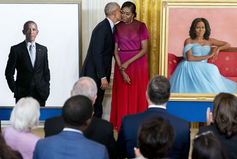 Barack and Michelle Obama return to White House for official portrait ...