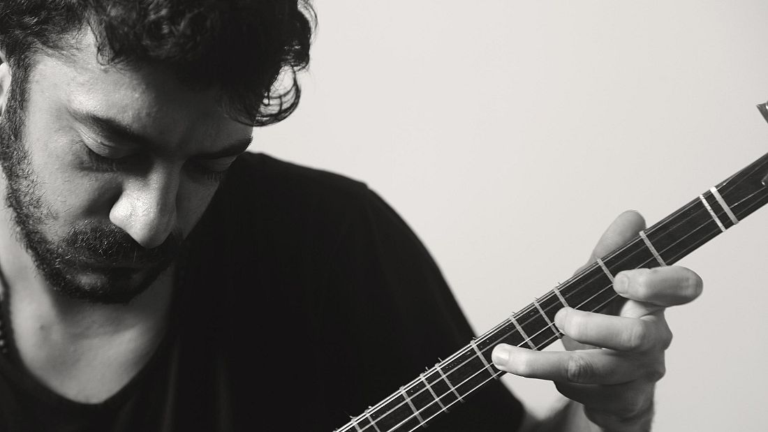 The Iranian musician risking prison for his new album | Euronews