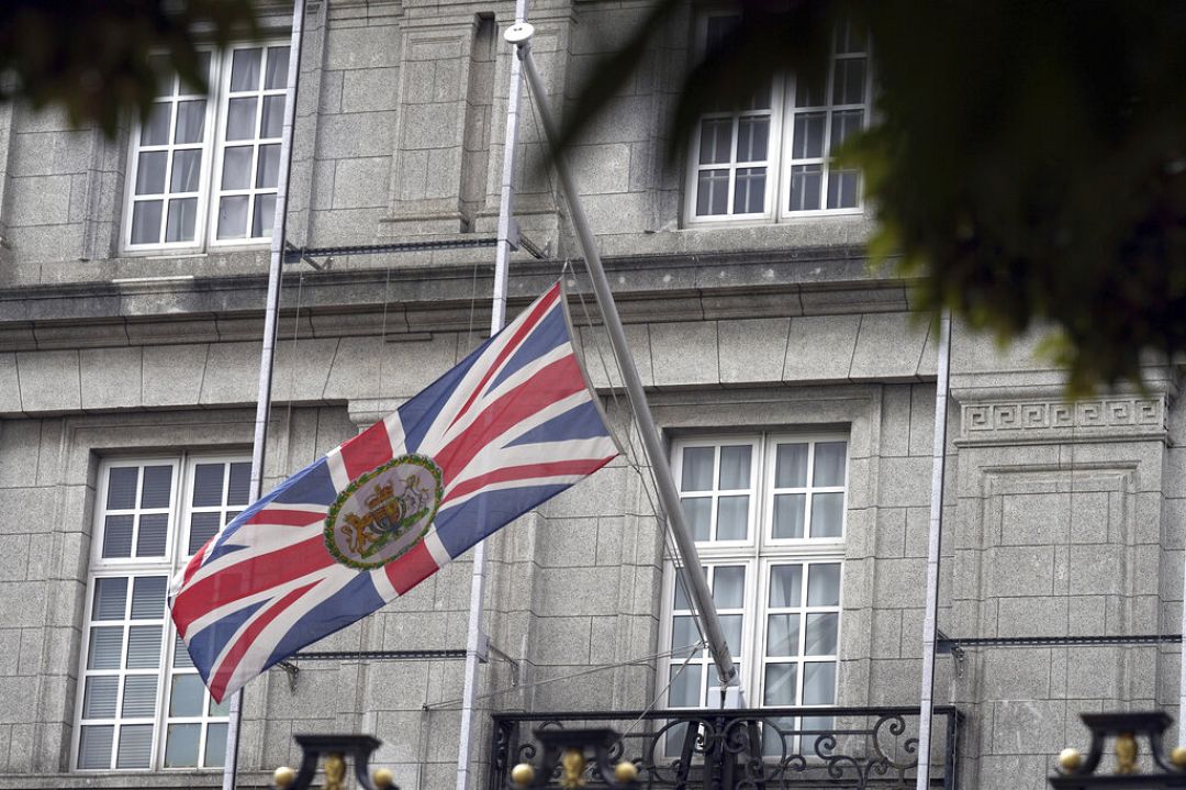 Buckingham Palace and other royal buildings’ flags are flying at half ...