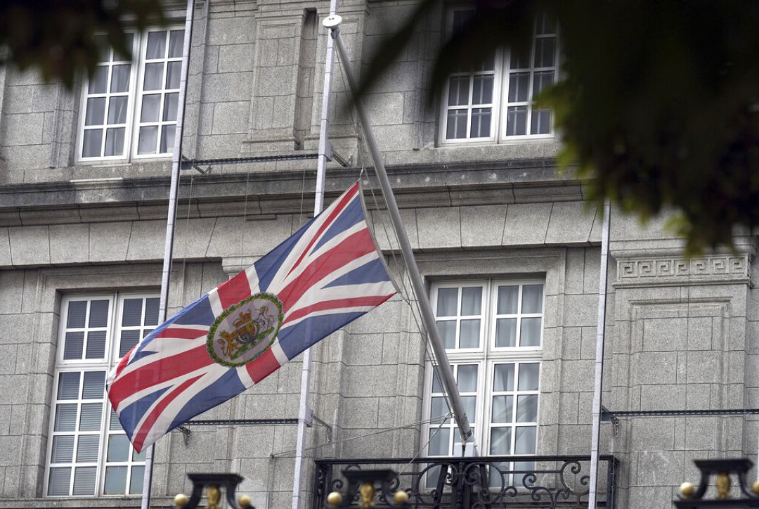 Buckingham Palace and other royal buildings’ flags are flying at half ...