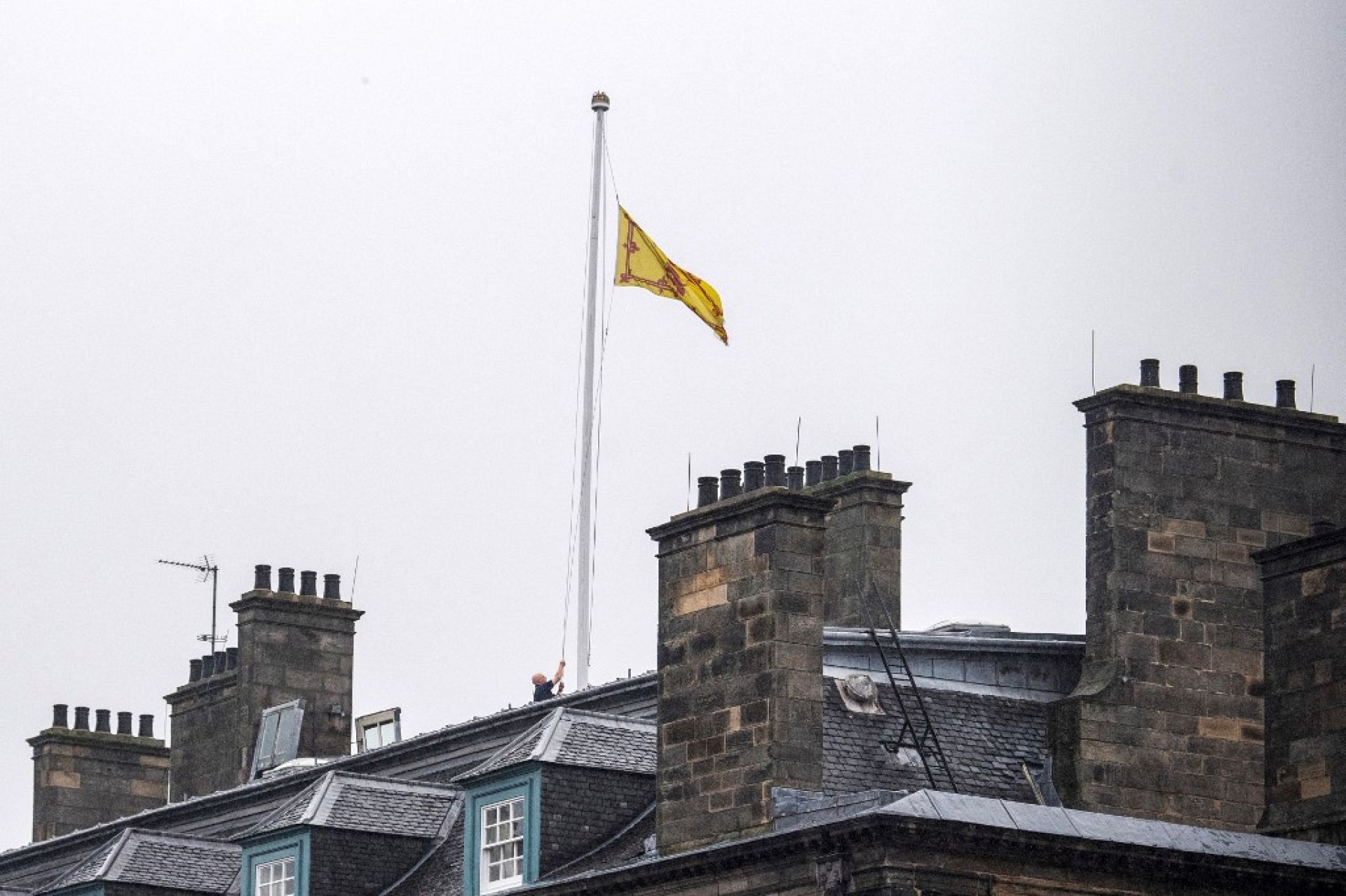 Buckingham Palace and other royal buildings’ flags are flying at half ...