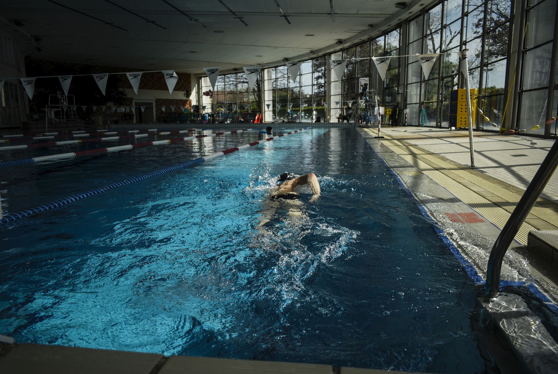 A dimmed Eiffel Tower, cooler pools and sealed shops: How France is ...