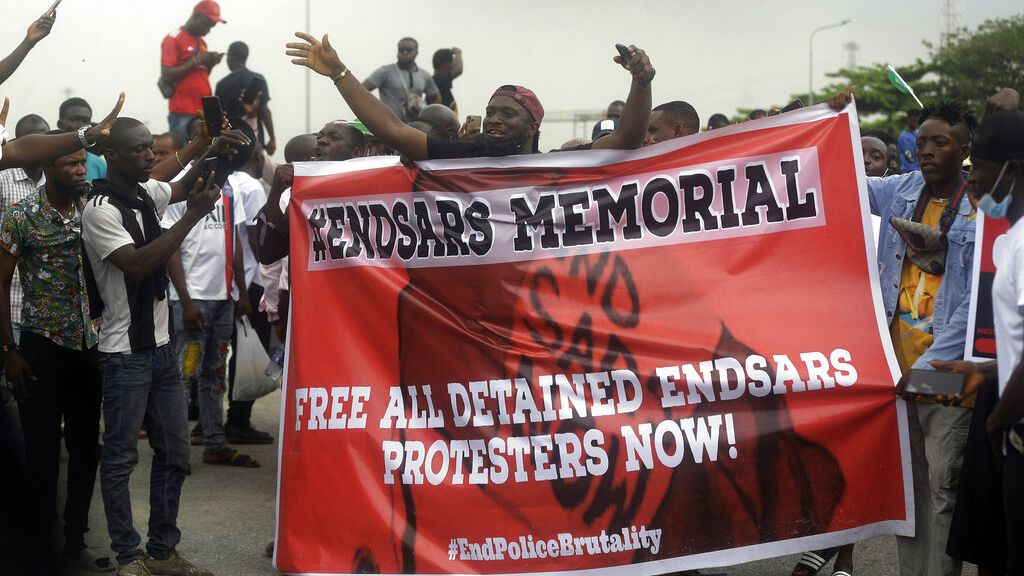 Nigeria: "mass burial" for 103 victims of the #EndSARS movement ...
