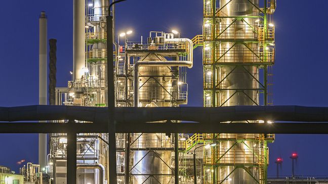 Bund übernimmt Rosneft-Raffinerien in Schwedt, Karlsruhe und Vohburg ...