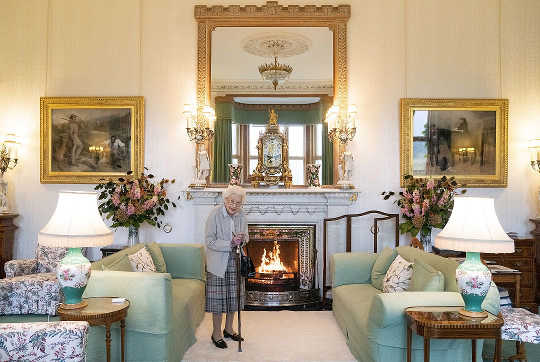 Locals reveal Queen spoke a rare Scots dialect: What other languages ...