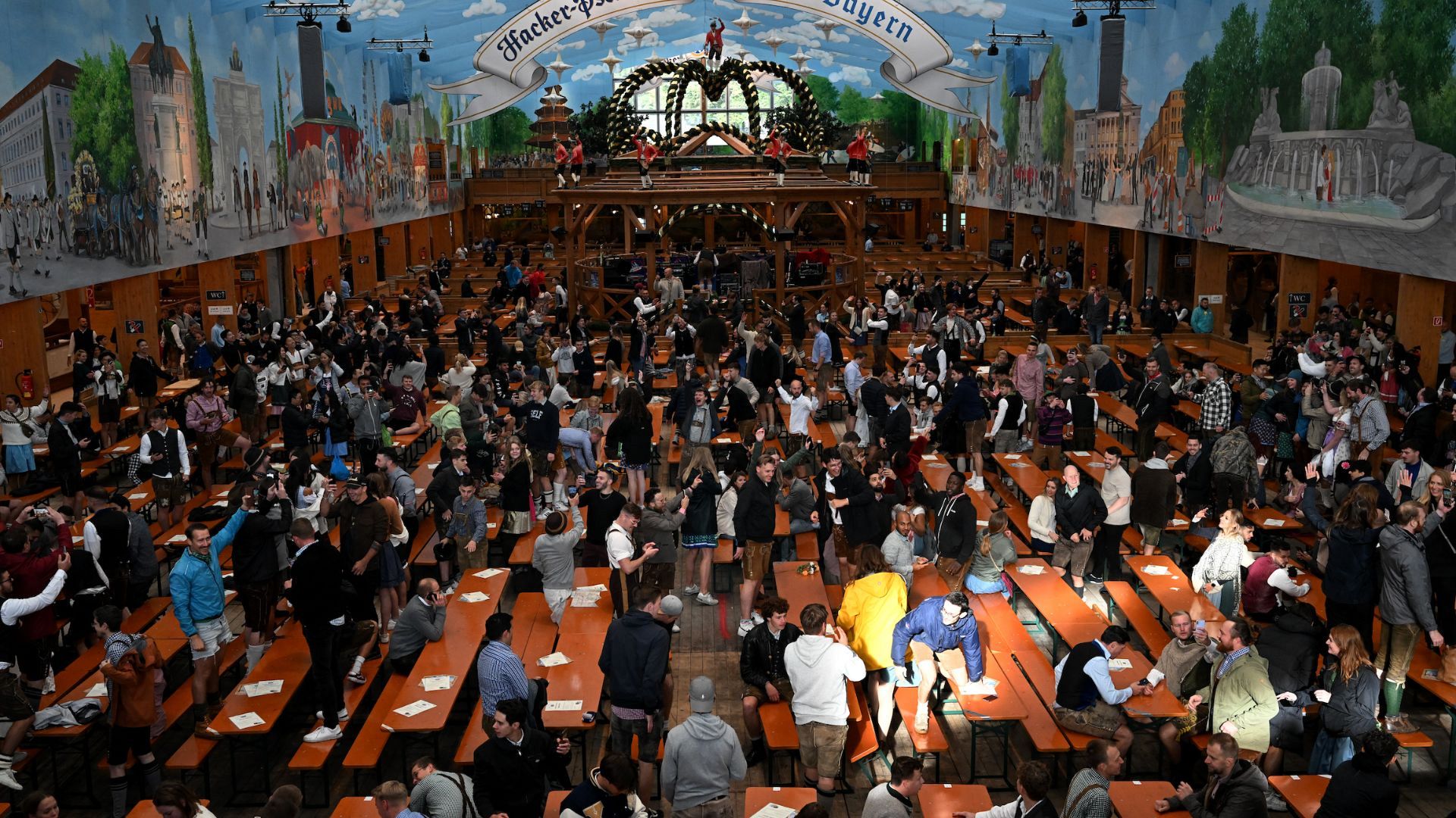 Oktoberfest 2022 in pictures: Germany's booziest folk festival returns ...