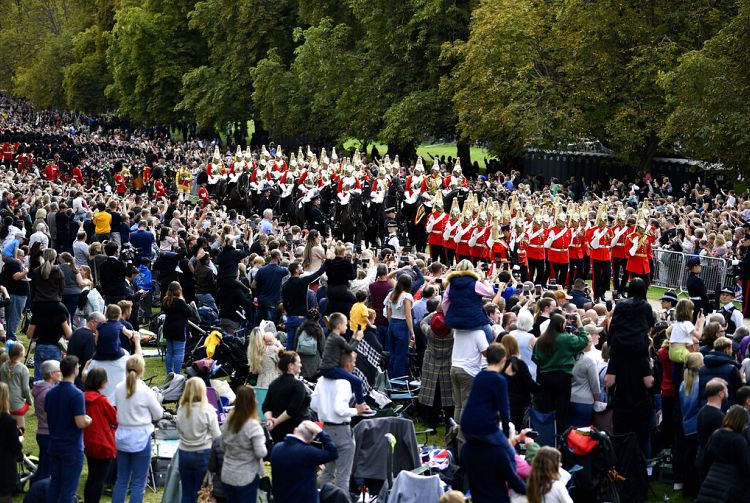 Queen's funeral: Five moments that history will remember | Euronews