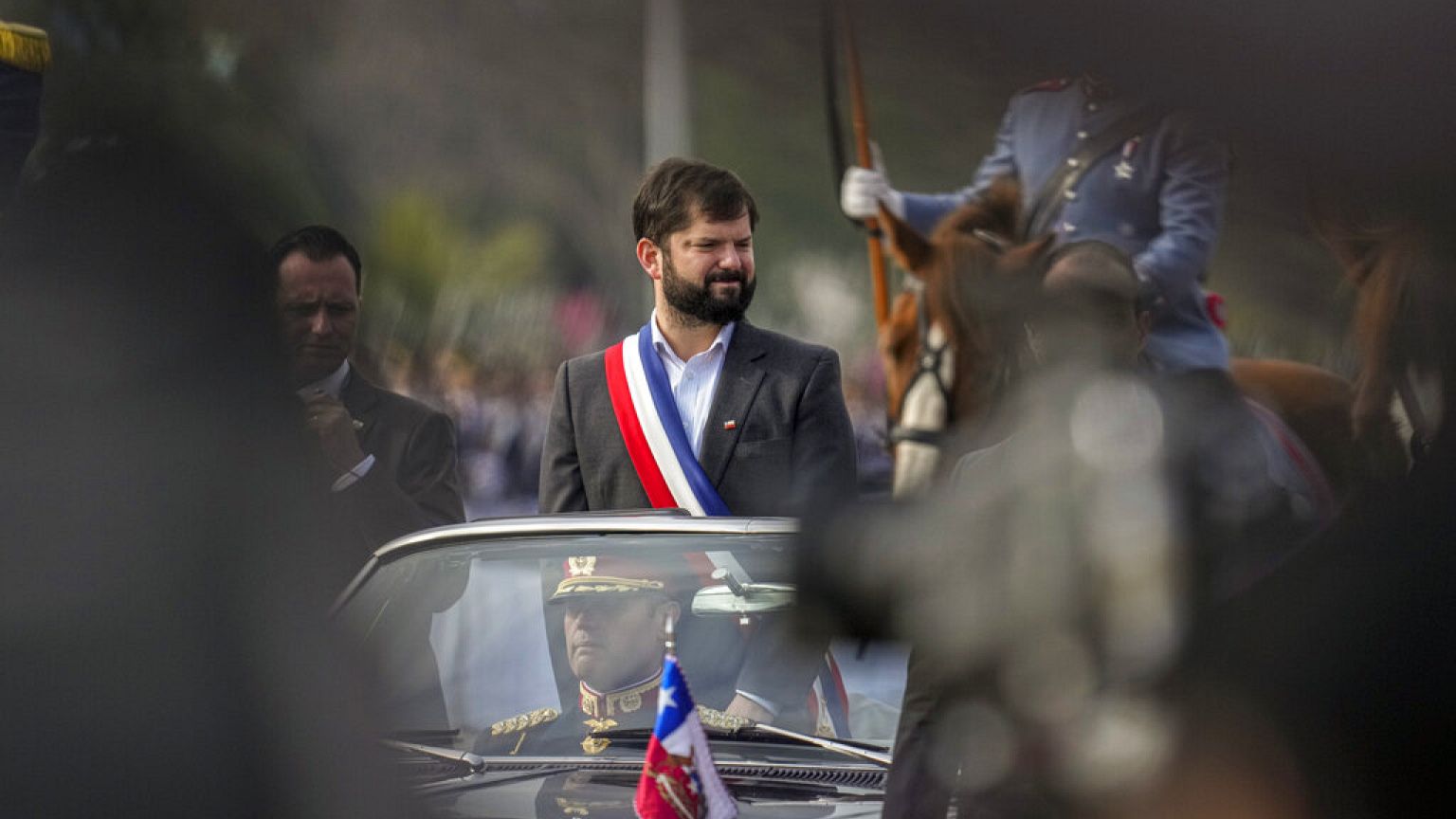Gabriel Boric asiste a su primer desfile militar de la Fiesta Nacional ...