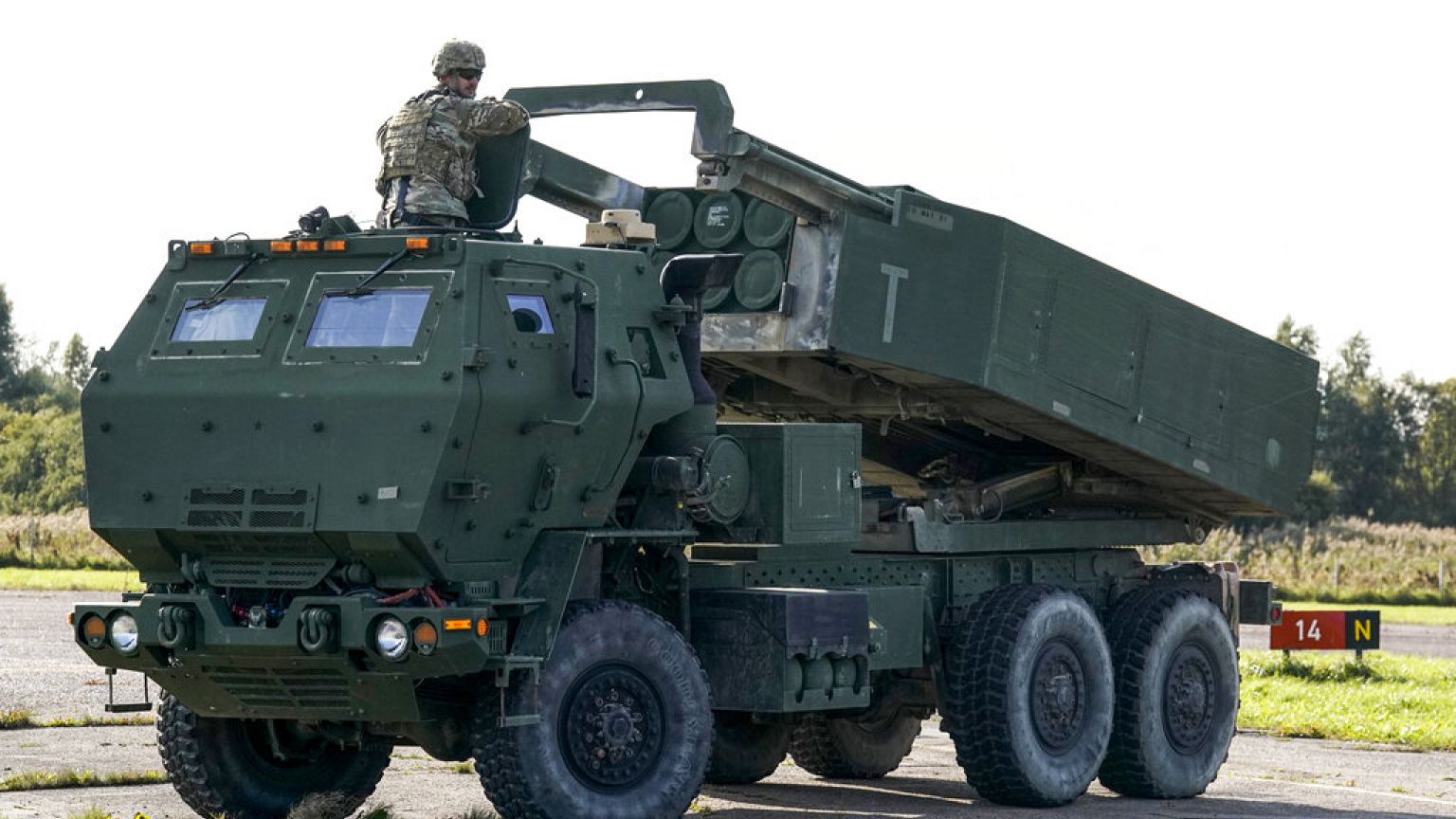 NATO demonstrates HIMARS rocket system in Latvia in a display of force ...