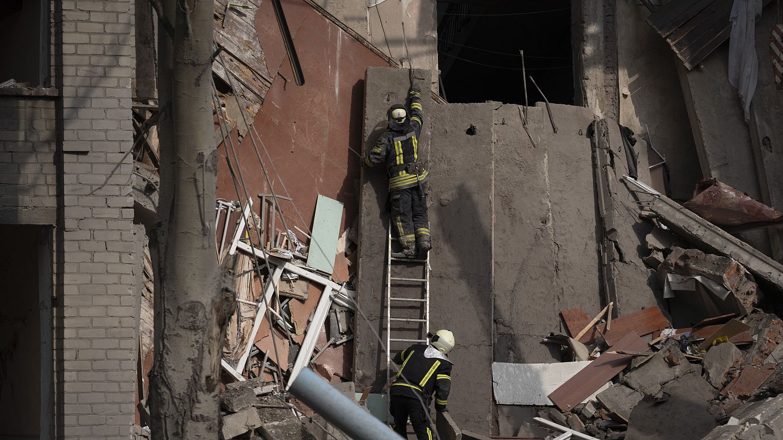 Un rastro de muerte y ruina en las zonas recuperadas de Ucrania | Euronews
