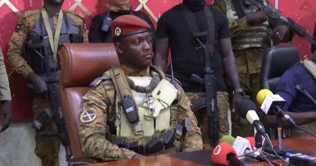 Burkina Faso's new leader meets with government officials | Africanews