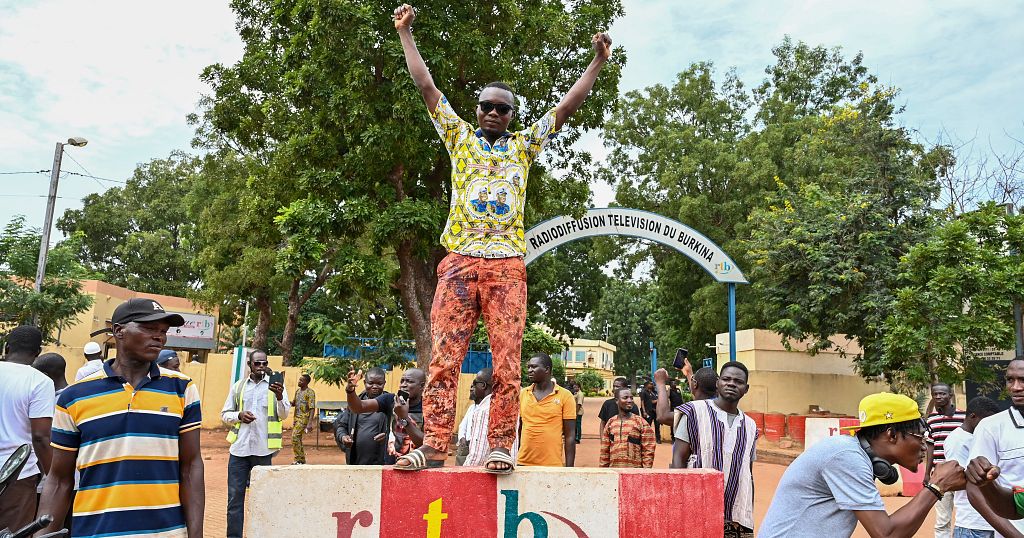 Demonstrators rally in support of new Burkina Faso leader | Africanews
