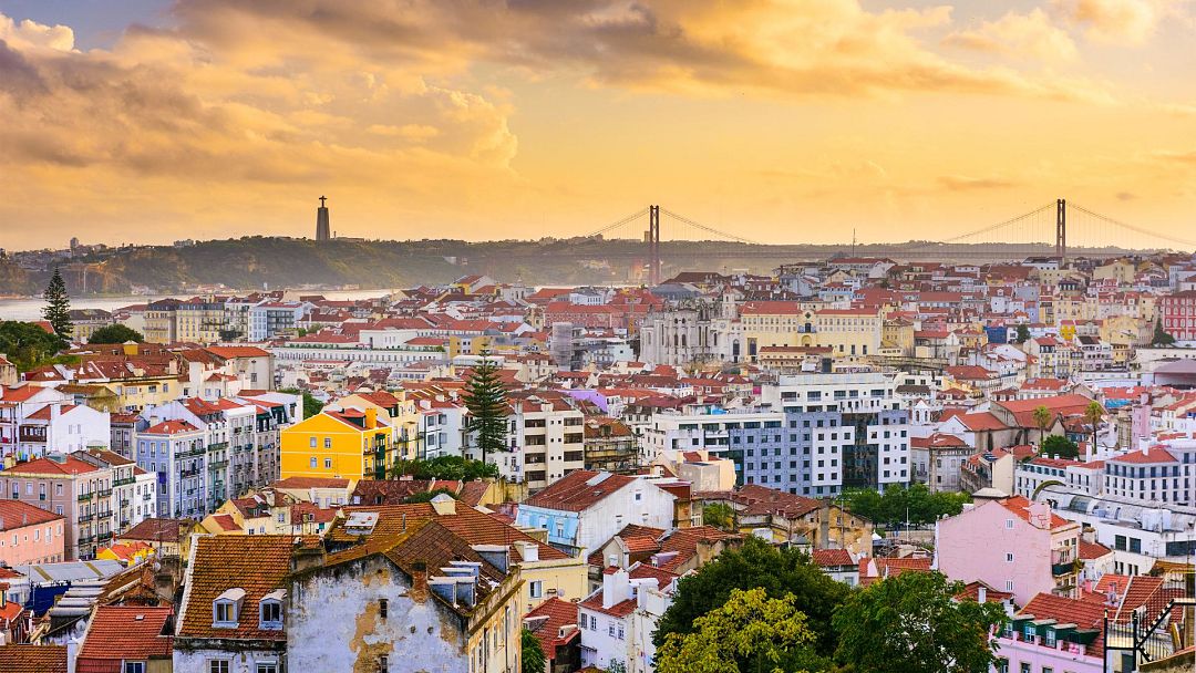 Portugal welcomes hundreds of digital nomads under new visa scheme ...