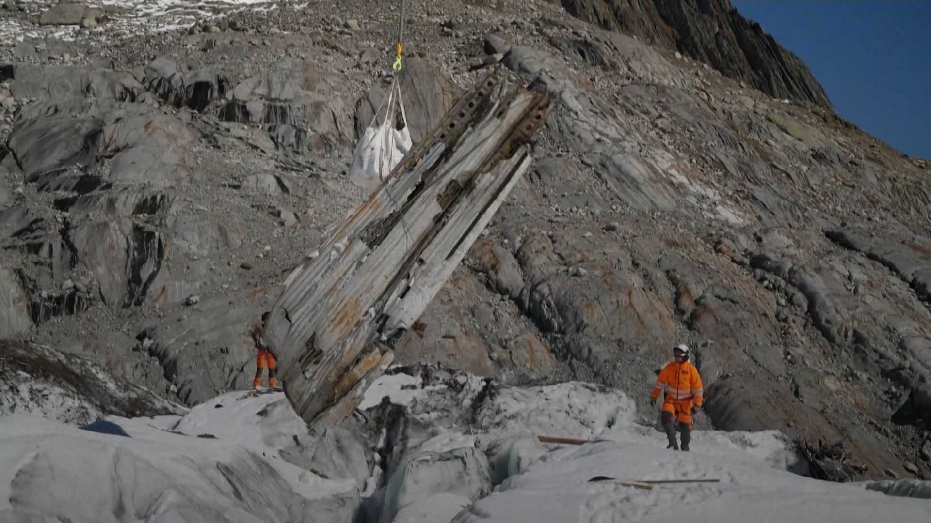 Video. WWII plane pulled from melting Swiss glacier 76 years after it ...
