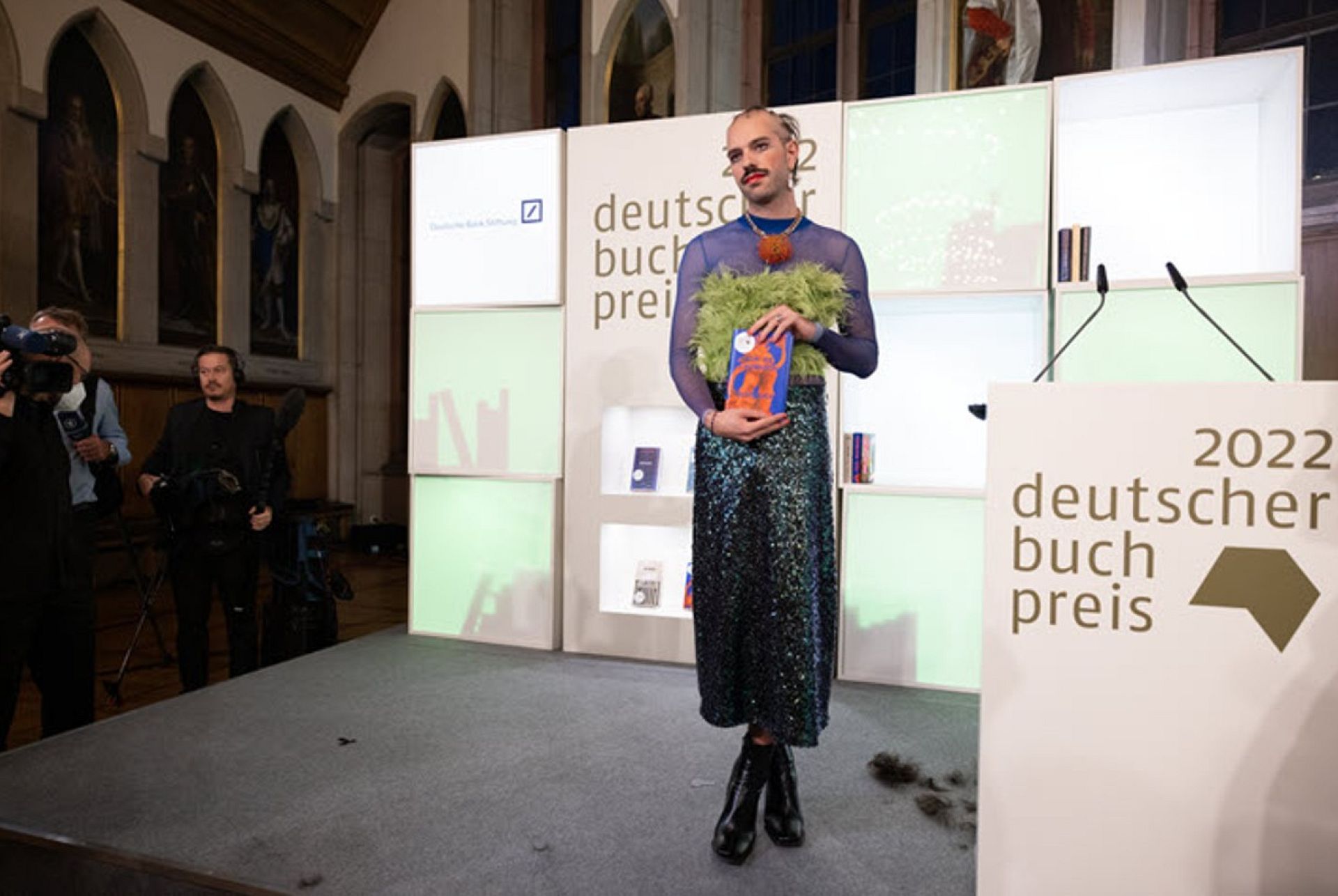 German Book Prize winner Kim de l’Horizon shaves head in solidarity ...