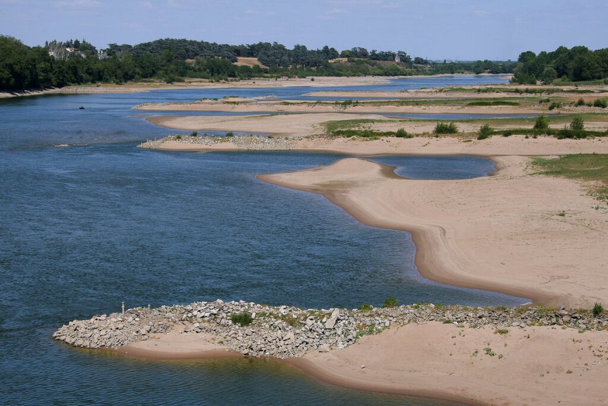 France experiences summer temperatures in mid-October due to warm air ...