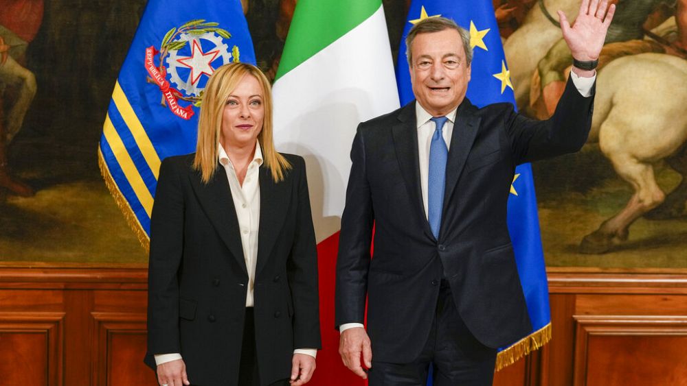 Ciao, Mario! Giorgia Meloni offiziell ins Amt eingeführt | Euronews