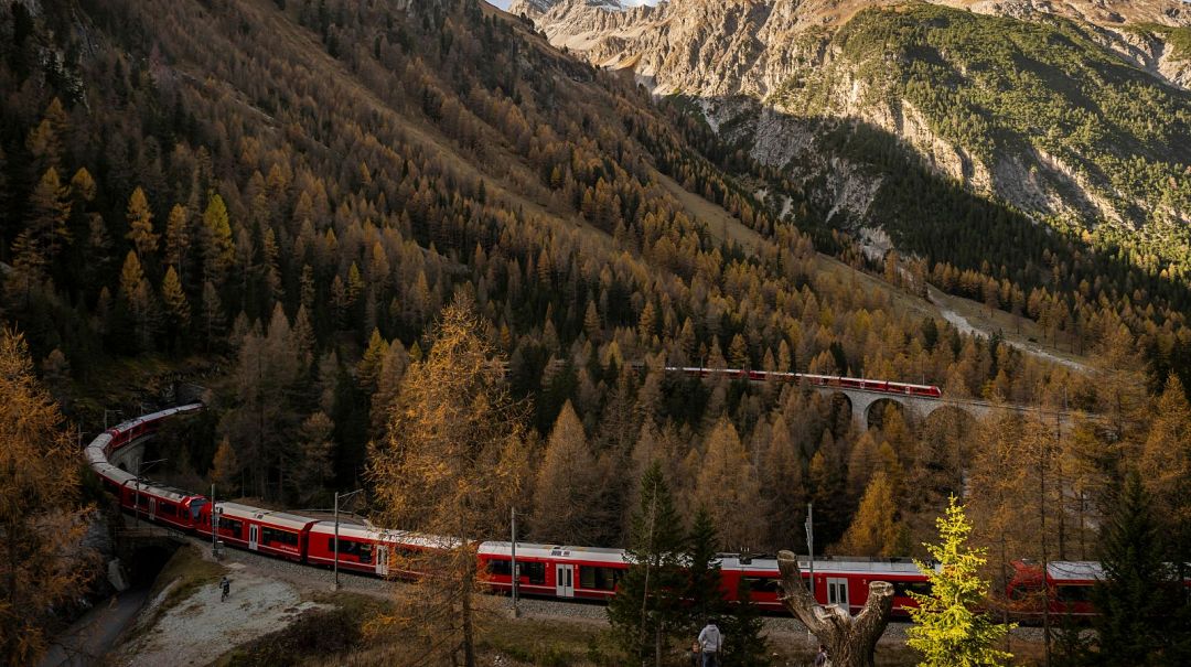4,550 seats and 7 drivers: Switzerland smashes record for the longest ...