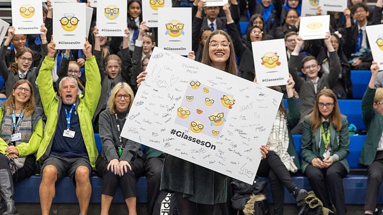 Make Glasses Cool Again: UK schoolgirl campaigns for more bespectacled ...