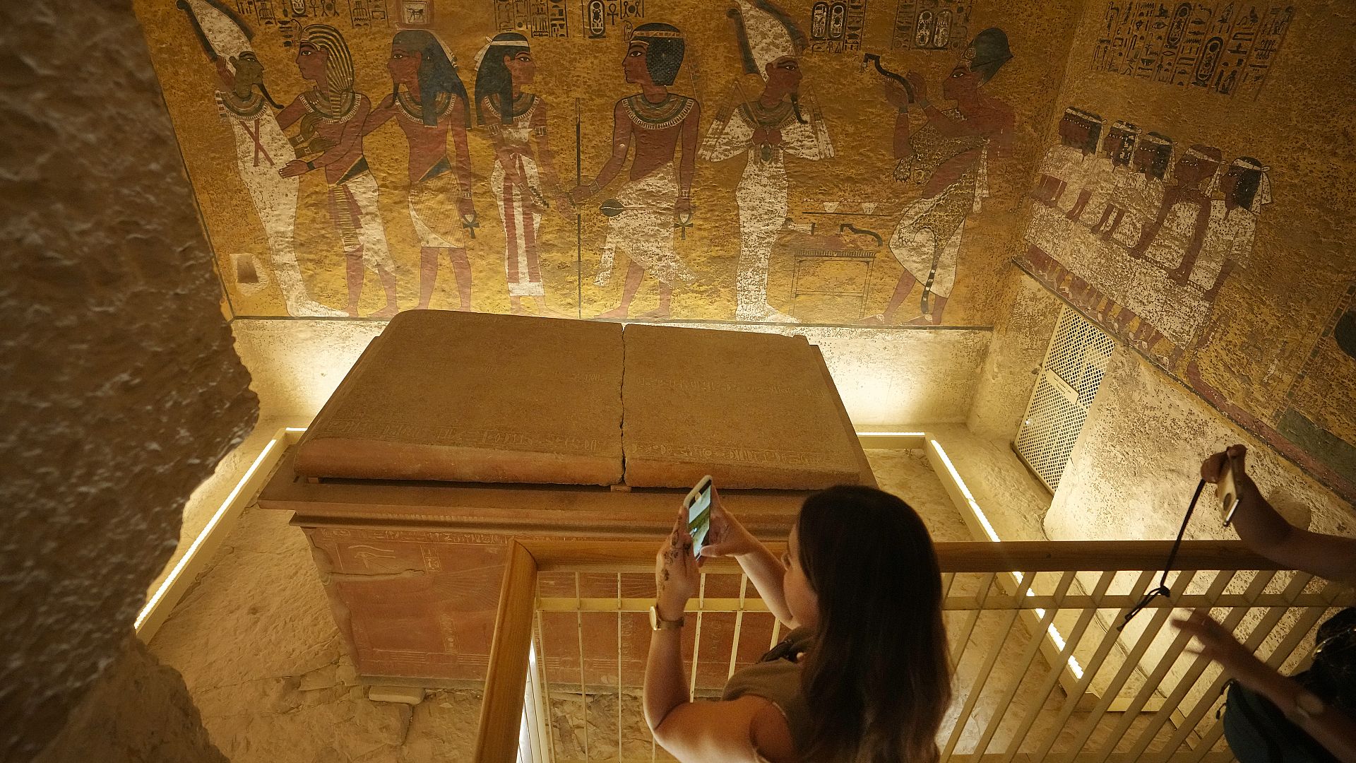 Video. Visitors tour home of archaeologist who discovered Tutankhamun's ...