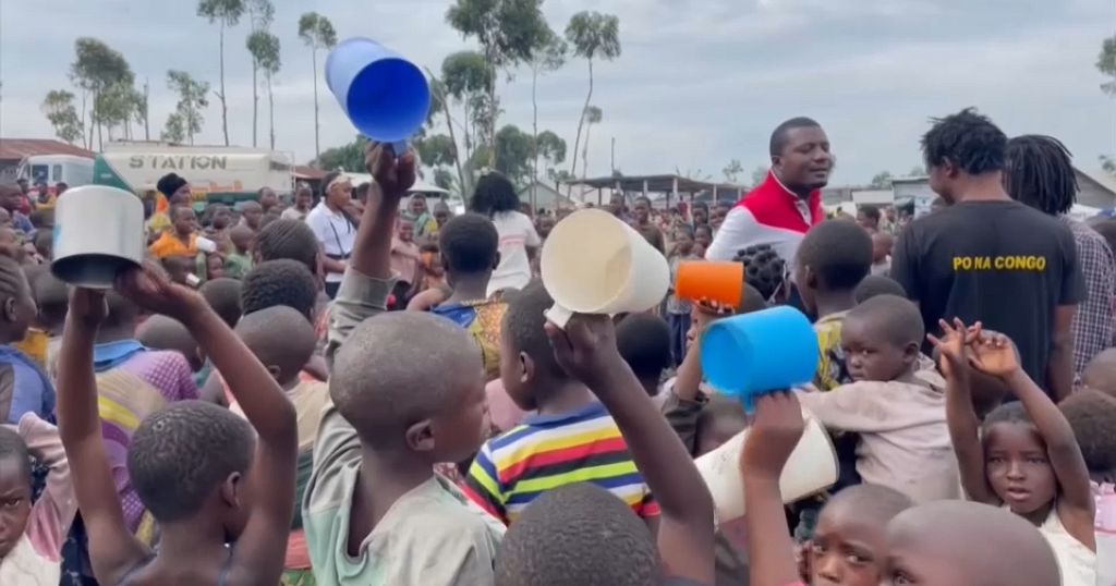 DR Congo: Volunteers from NGO group providing aid to displaced children ...
