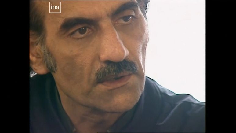 Man who lived in Paris airport for 18 years dies | Euronews