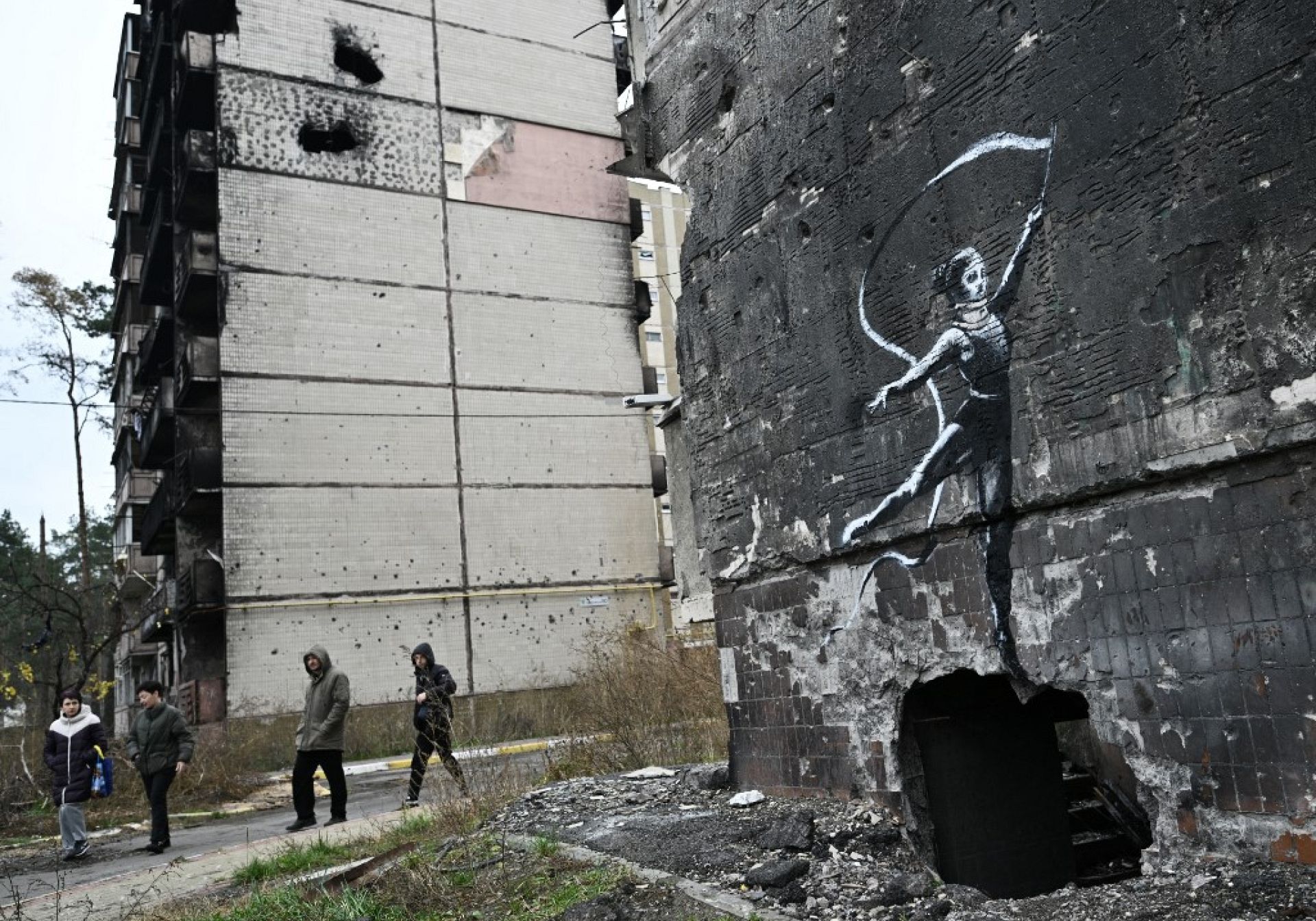 L'arte di banksy in Ucraina: sette opere per denunciare la follia della ...