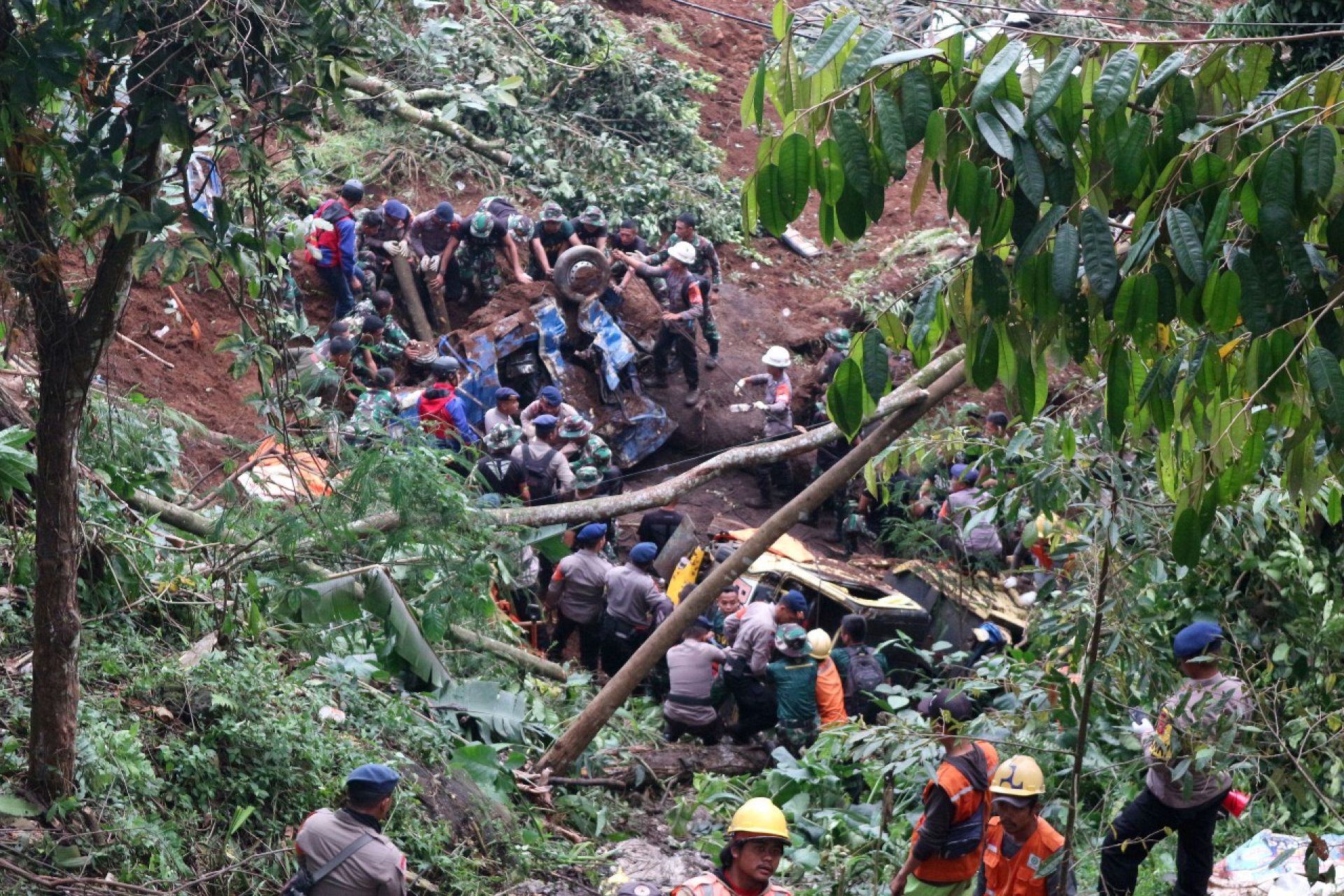 Java earthquake death toll rises to 268 as search for survivors ...