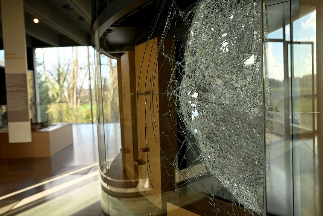 Thieves steal €1.6 million worth of gold coins from German museum in a ...