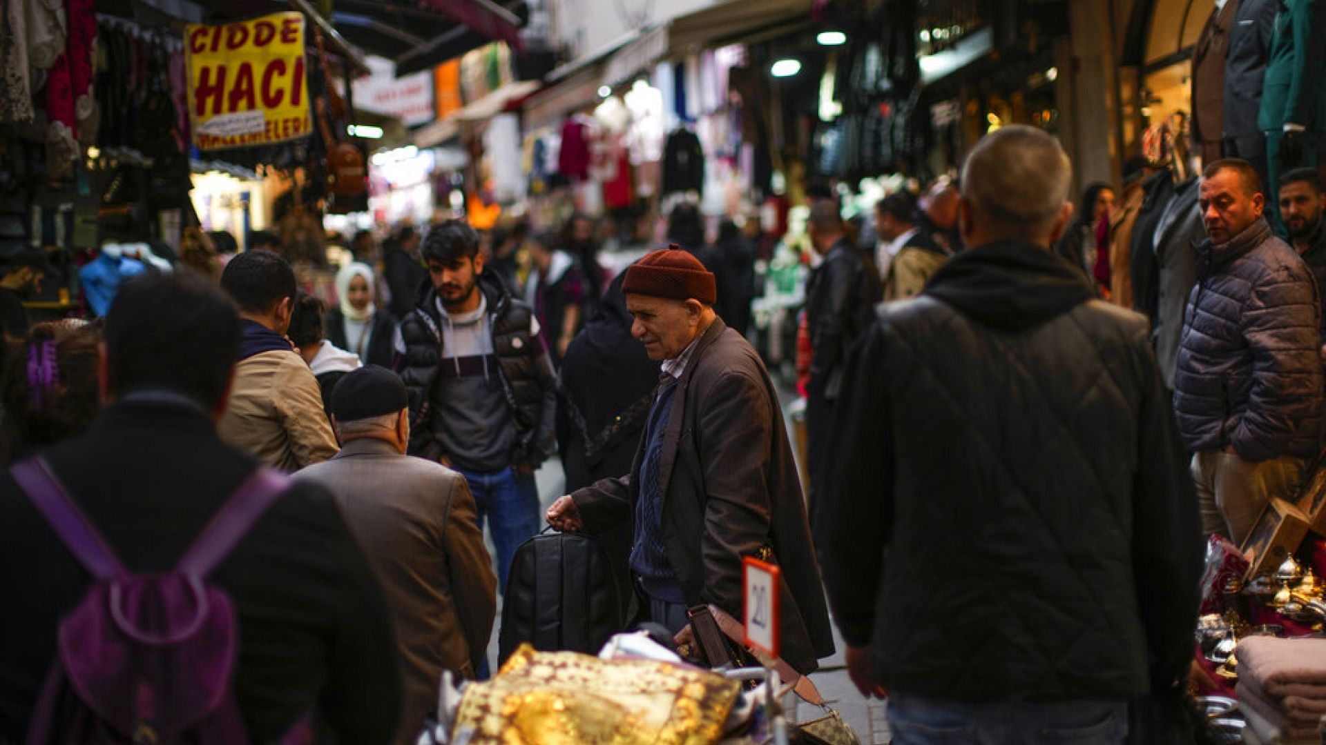 Turkey increases minimum wage by 49% | Euronews