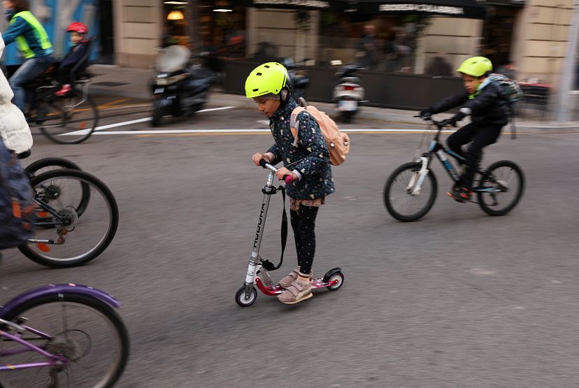 What are bike buses and why are kids 'jumping out of bed' to join them ...