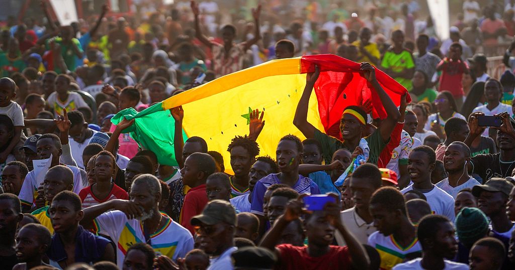 Senegalese throng the streets of Dakar to celebrate win over Ecuador | Africanews