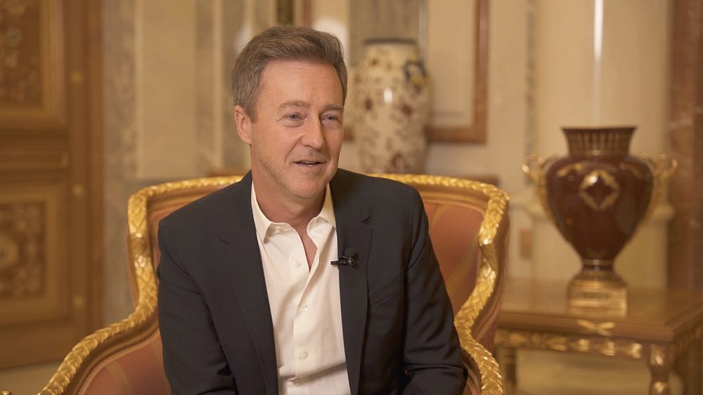 Edward Norton: "Everyone from CEOs to Hollywood actors should join the ...
