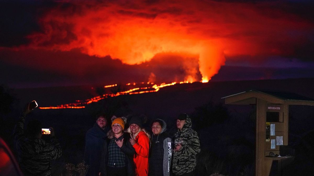 Mauna Loa volcano: Thousands flock for selfies with ‘Mother Nature ...