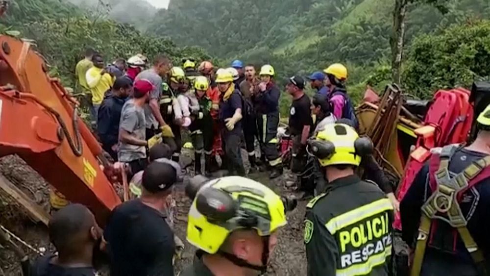 VIDEO : Colombian authorities race to find missing people in landslide ...