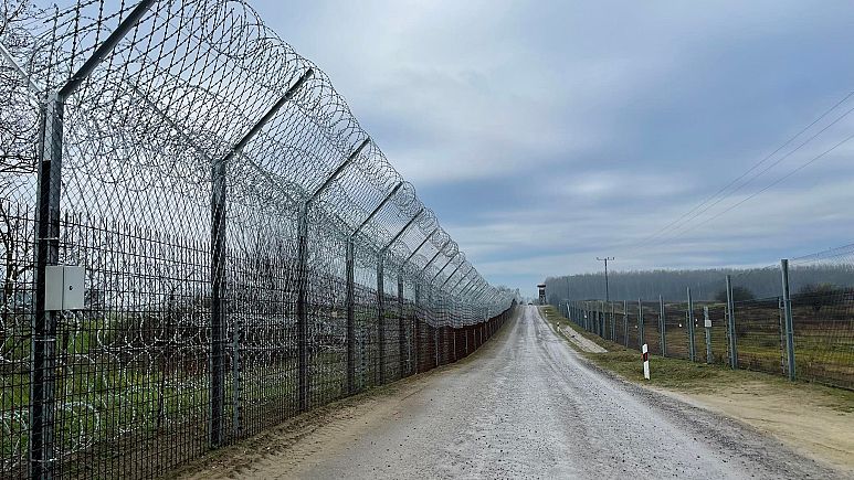 Horgos 2022: a szerb rendőrök begyűjtik a bevándorlókat, helyi bűnözők ...