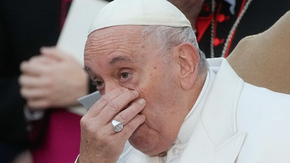 Ukraine war: Pope Francis cries as he mentions the suffering of ...