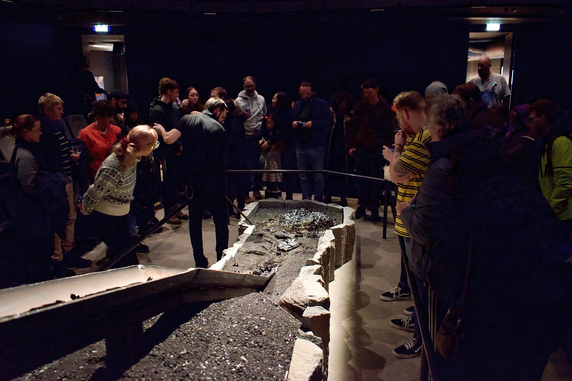 Molten hot: Icelandic show recreates volcanic eruptions by pouring lava ...