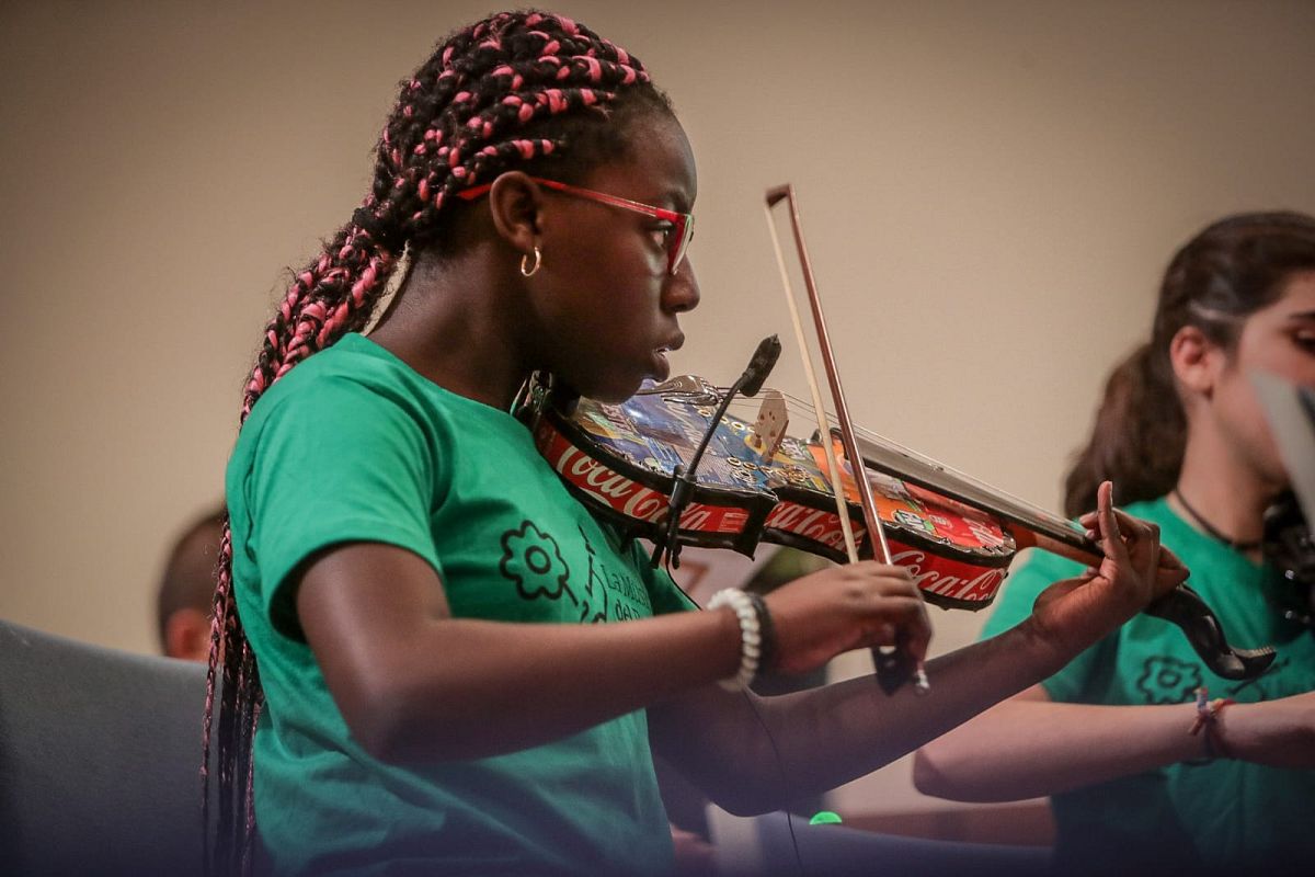 Meet the Spanish orchestra making sweet music with trash | Euronews