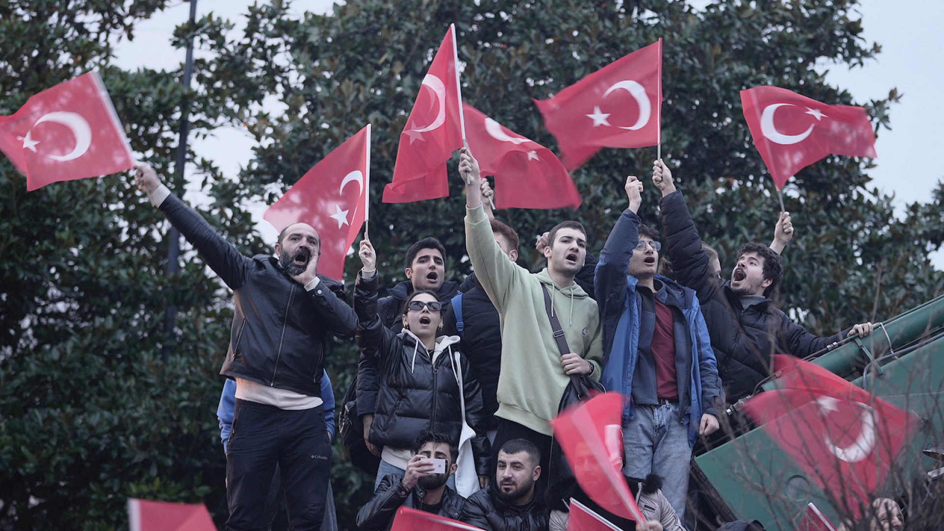 Thousands gather in Istanbul for second day of protests against mayor's ...