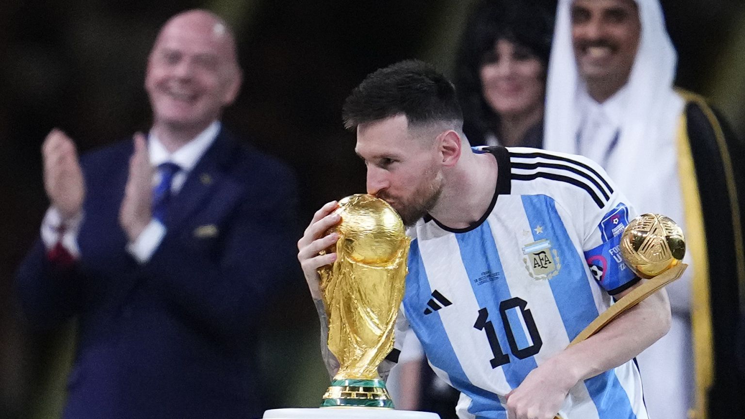 Messi ya es D10S en su tierra, Argentina, tras ganar el Mundial | Euronews