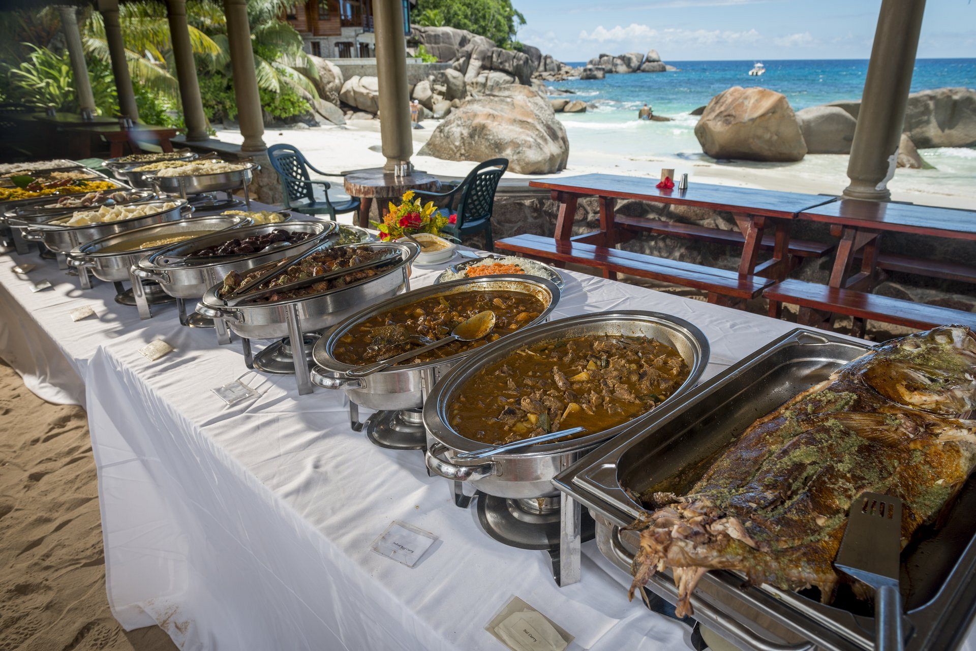 Arbre à pain et barbecues sur la plage : découvrez la cuisine créole ...