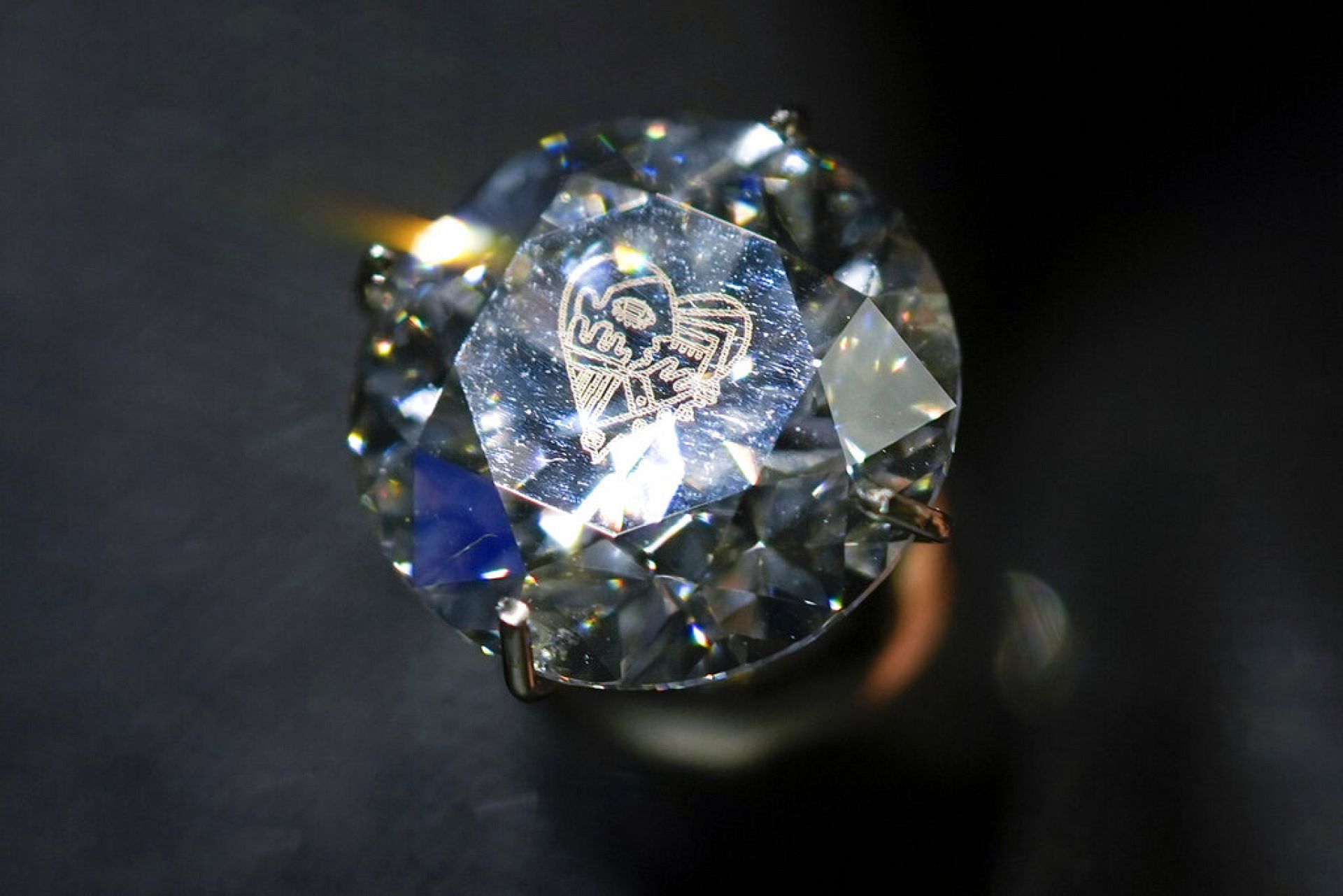 World's 'smallest work of art on a diamond' unveiled in Amsterdam ...