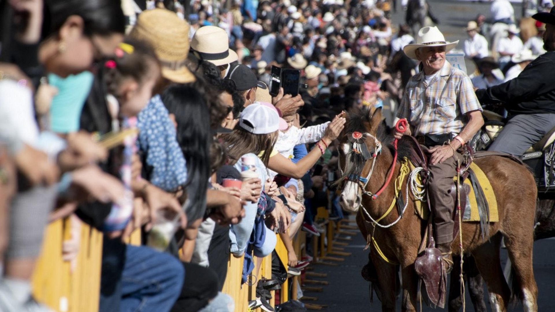 Video. Costa Rica's cowboys participate in 'El Tope' parade | Euronews