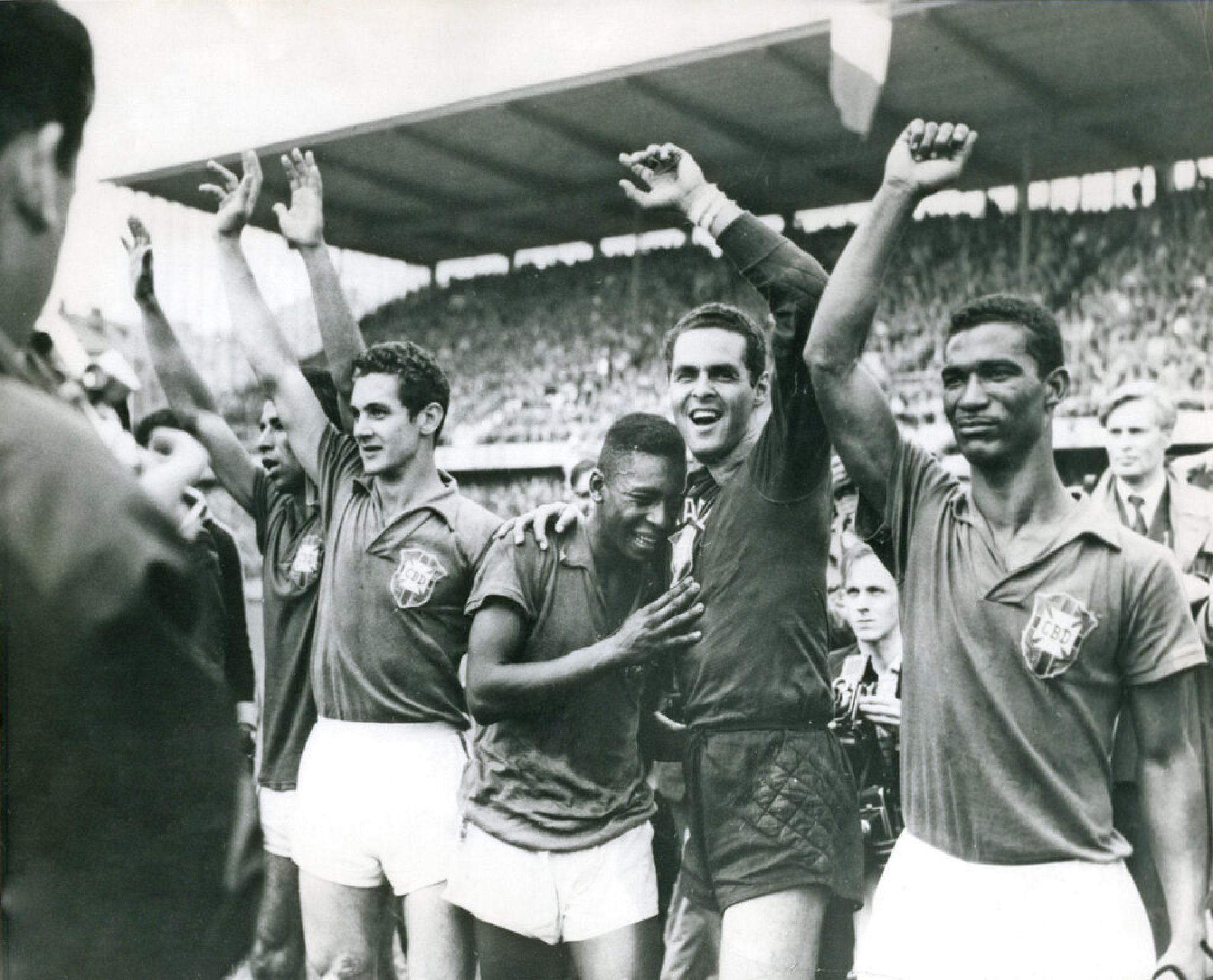 Brazilian football legend Pele dies aged 82 after cancer battle | Euronews