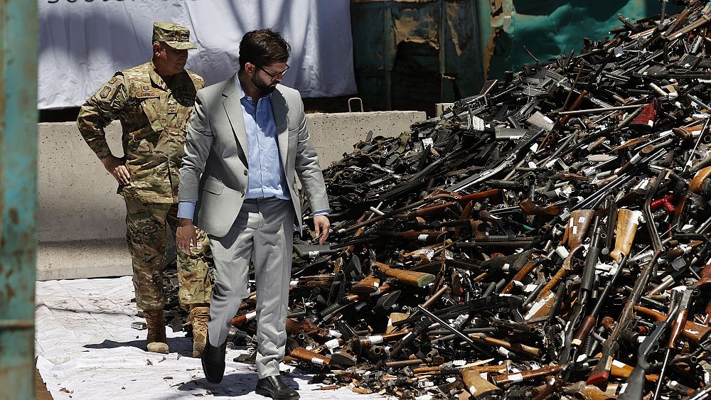 VIDEO : Knarren kaputt machen: Chile vernichtet tausende Waffen | Euronews