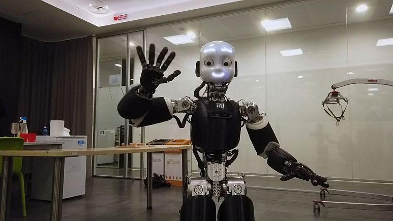 Artists and human-like machines: Here are the zaniest robots of 2022 ...